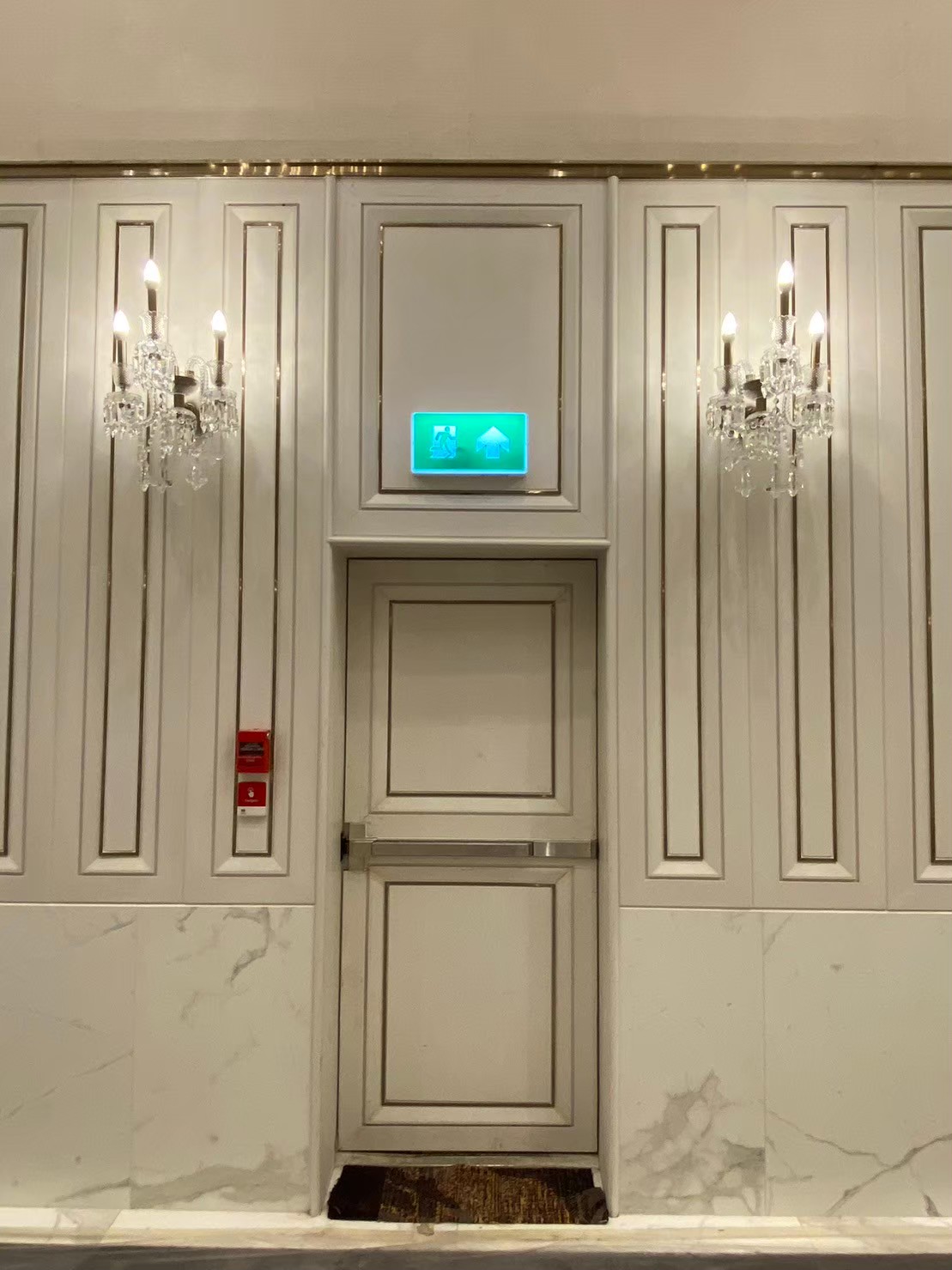 12 ไอเดียตกแต่งผนังสวย ๆ เปลี่ยนบ้านของคุณให้โดดเด่น