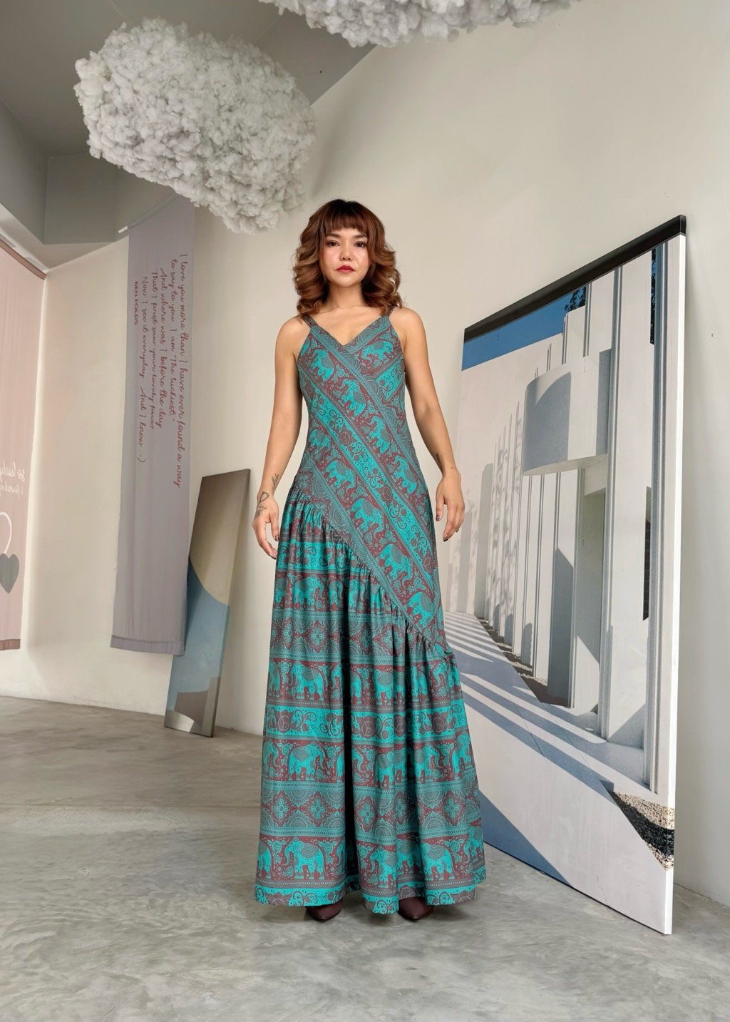 Maxi Dress ผ้าพิมพ์ลายช้าง ลายลิขสิทธิ์ของเบเนล่า - benela-fashionmaker