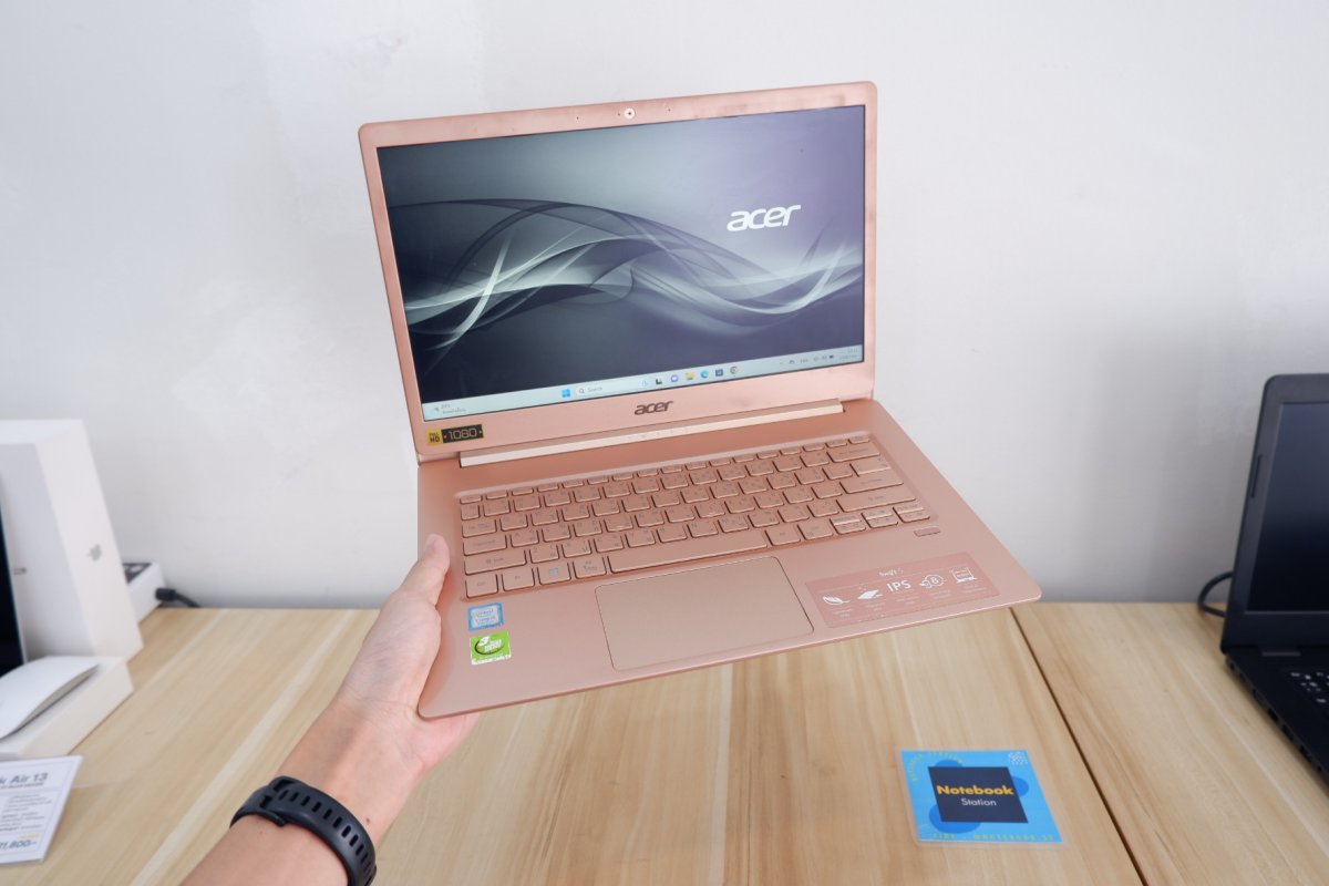 Acer swift5 จอทัสกรีนได้ คีย์บอร์ดไฟ i5-8250 ram8 ssd256 จอ14 IPS น้ำหนัก0.97KGเบามากไม่ถึงโล ...