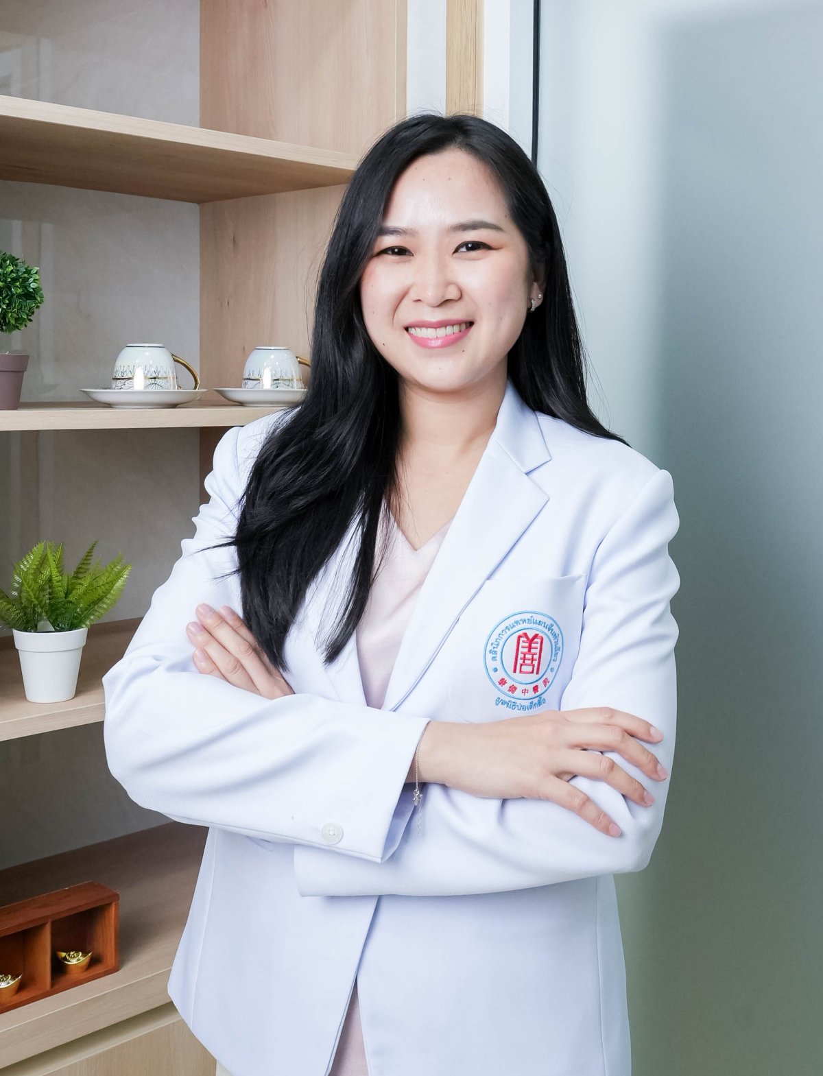 แพทย์จีน สุกัญญา เสรีรักษ์จุฑารังษี (หมอจีน โจว เยว่ หง)