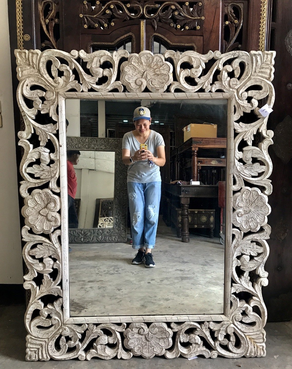 MR75 Caved Mirror Frame in White Color - kamalaantique