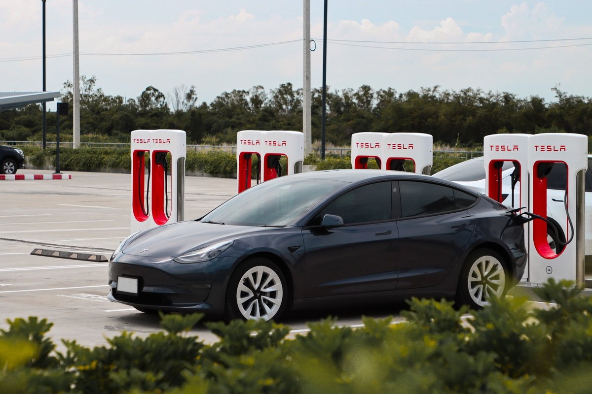 เทสลา Supercharger สมุทรปราการ จัดเต็ม 8 หัวชาร์จ - ev-roads