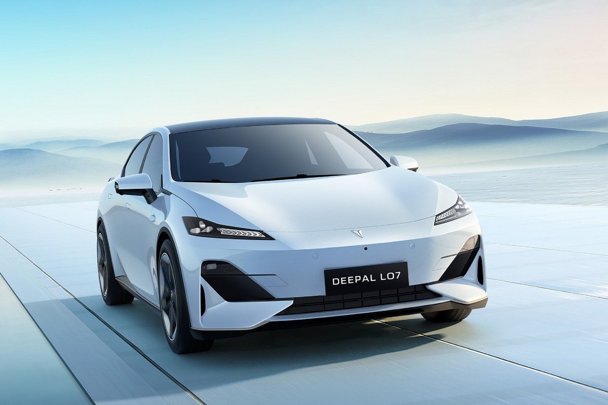 สปอร์ตฟาสต์แบ็กพลังไฟฟ้า “Deepal L07” ฉีกกรอบดีไซน์เดิม ๆ การันตีด้วย ...