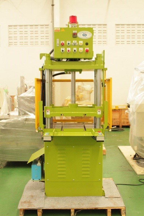 Press machine and die casting equipment
