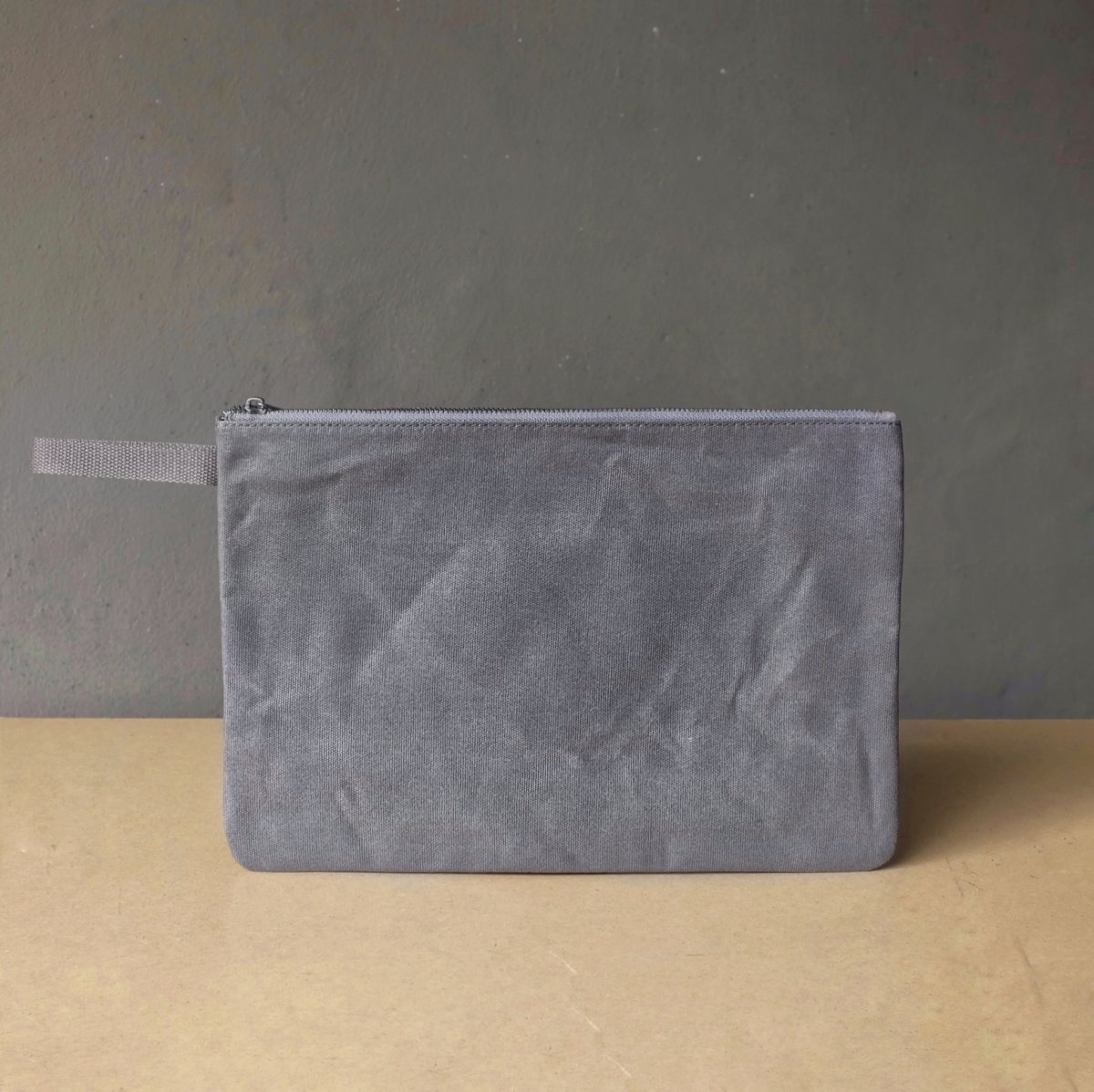 A4 CLUTCH (gray) - phumm