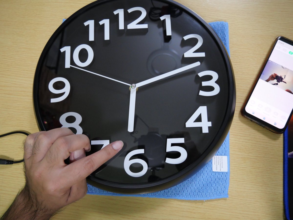 กล้องนาฬิกาแขวนผนัง วงจรปิด App Look Cam Pro