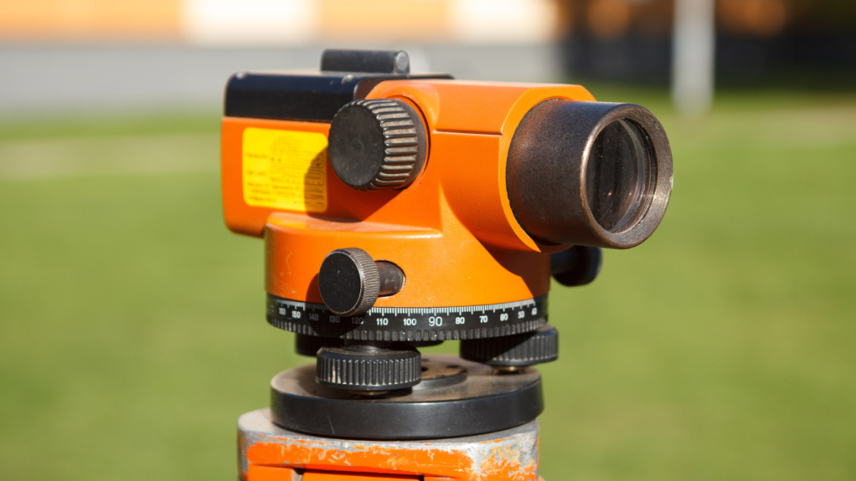 Auto level เป็นระบบที่ใช้ในกล้องวัดระดับ