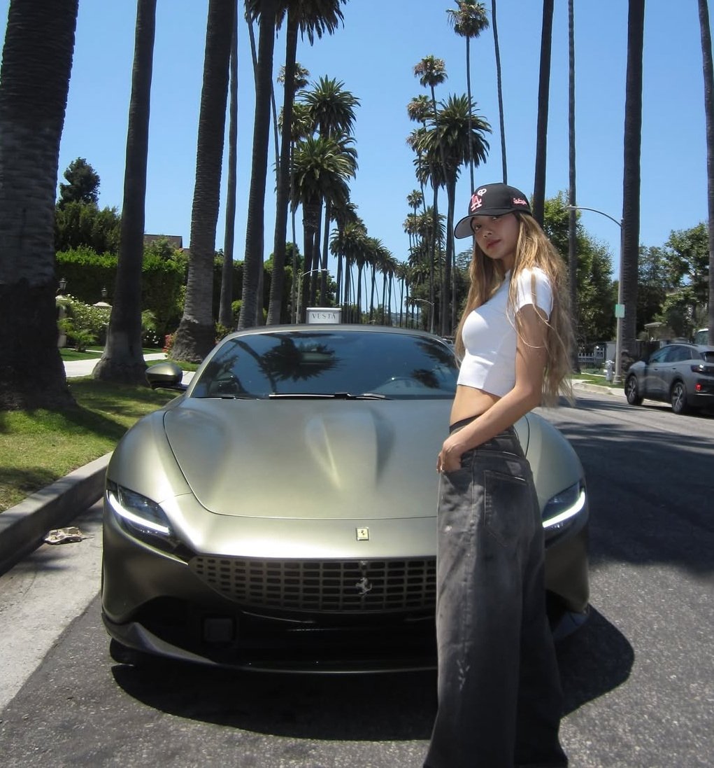 Lisa กับรถเปิดประทุนคันใหม่!! Ferrari Roma Spider หรูหรา มีสไตล์ ทรงพลัง