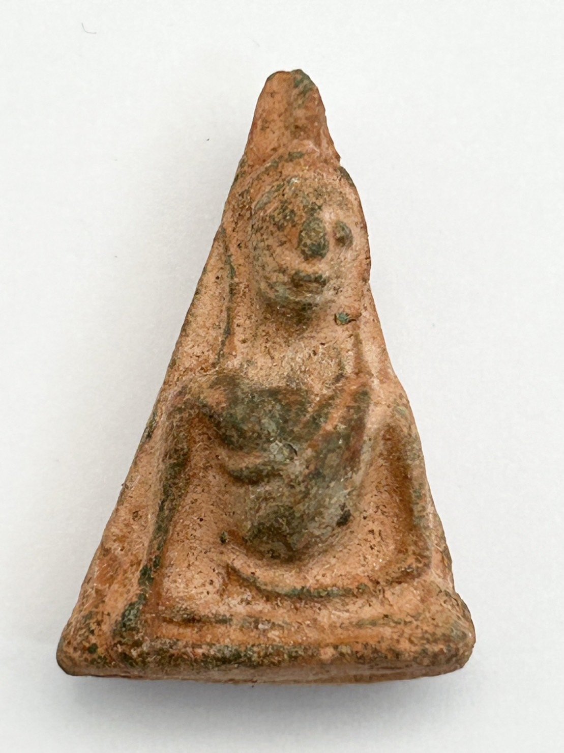 พระนางพญาสองหน้า กรุนครไทย เนื้อดินเขียว - sukjaiantique