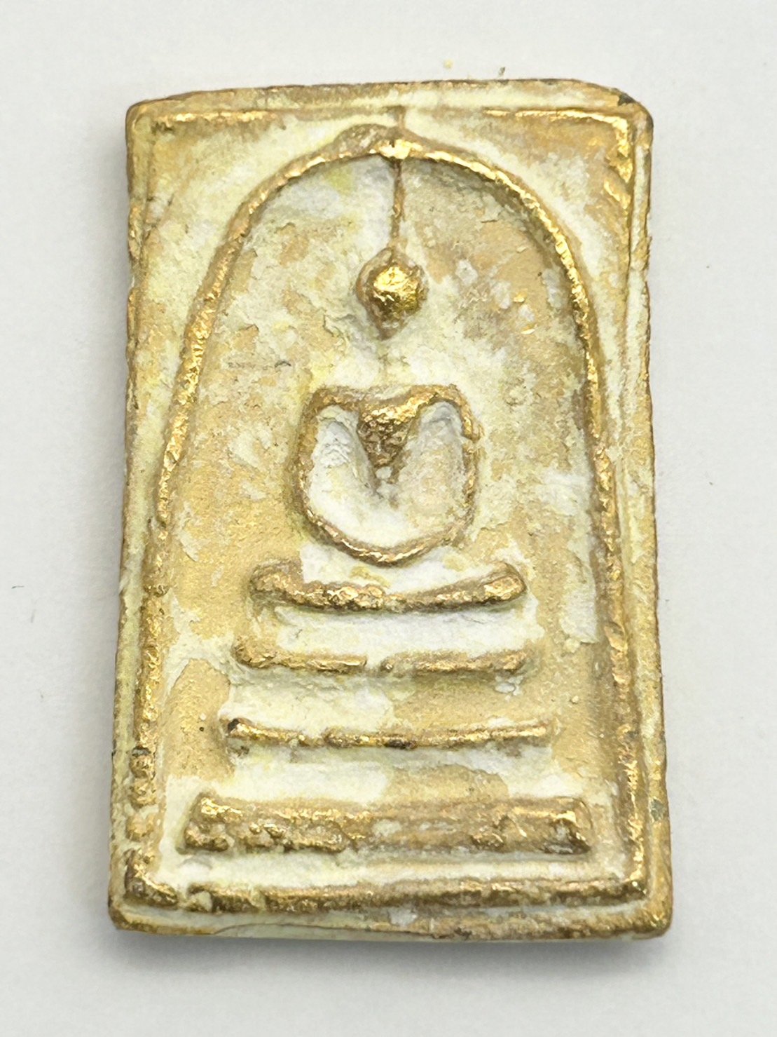 พระสมเด็จ 2404 เนื้อโลหะสีทอง - sukjaiantique