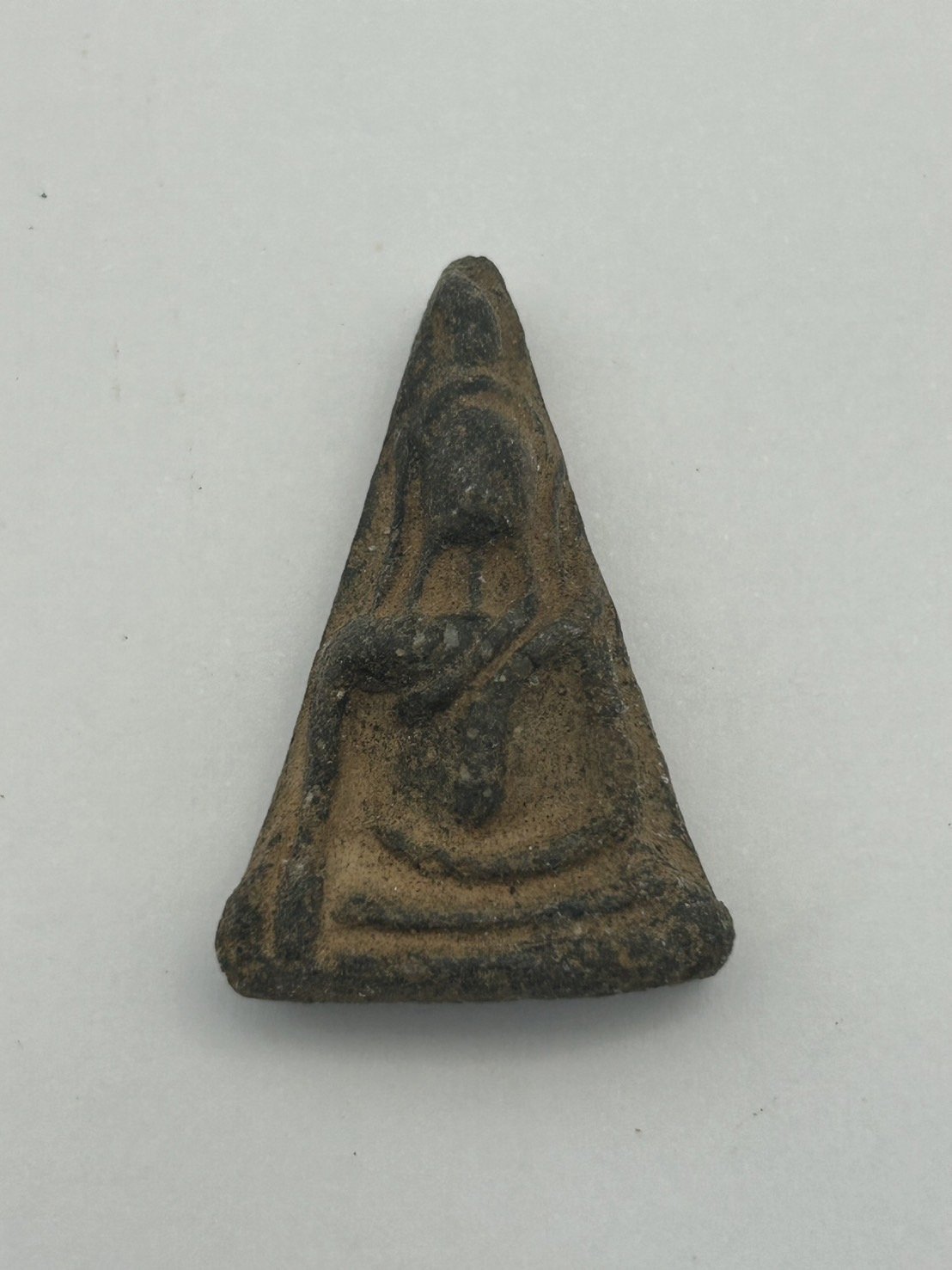 พระนางพญา เนื้อดิน พิมพ์เข่าตรง พิษณุโลก - sukjaiantique