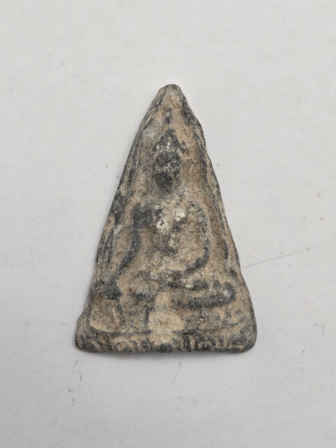 พระกำแพงเนื้อชินตะกั่ว กรุท่ามะปราง กำแพงเพชร - sukjaiantique