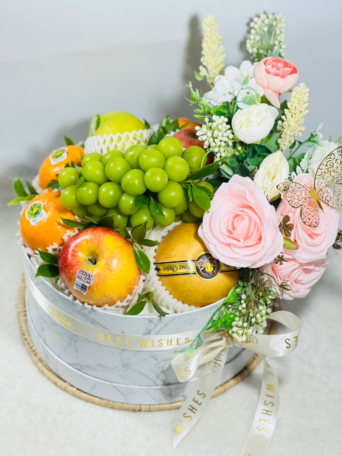 RB148 กระเช้าผลไม้รวม กระเช้าของขวัญ ในกล่องกลม