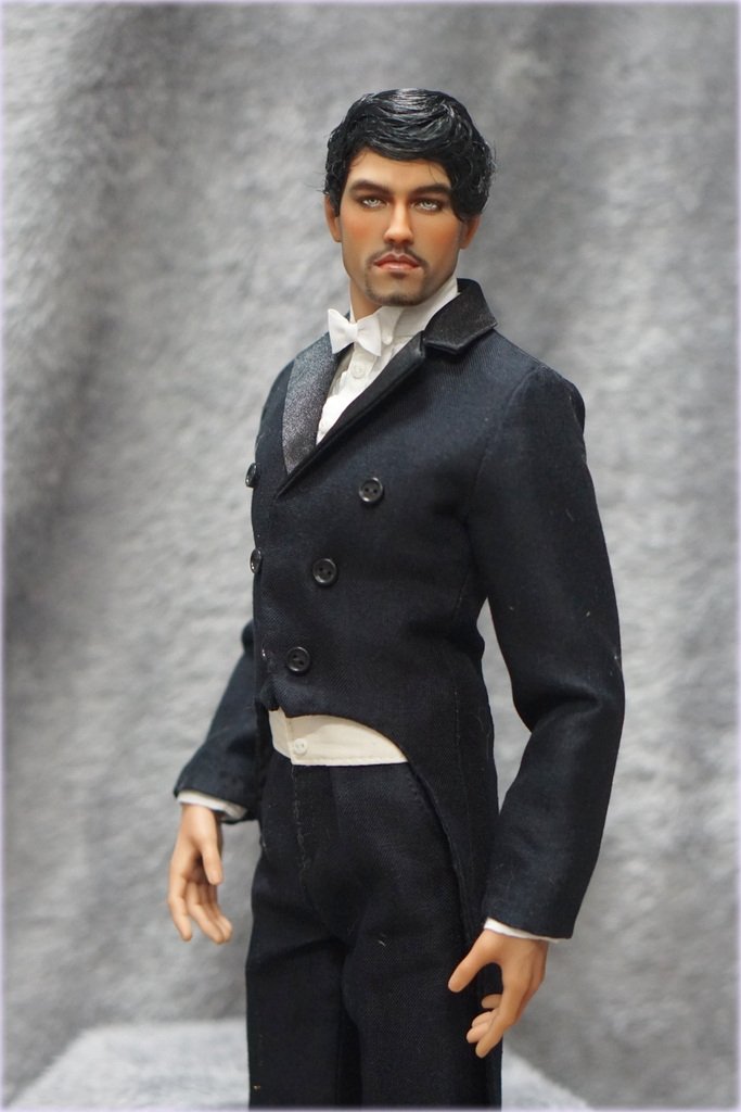 Tham-Boon - Tuexdo - chewingallapa