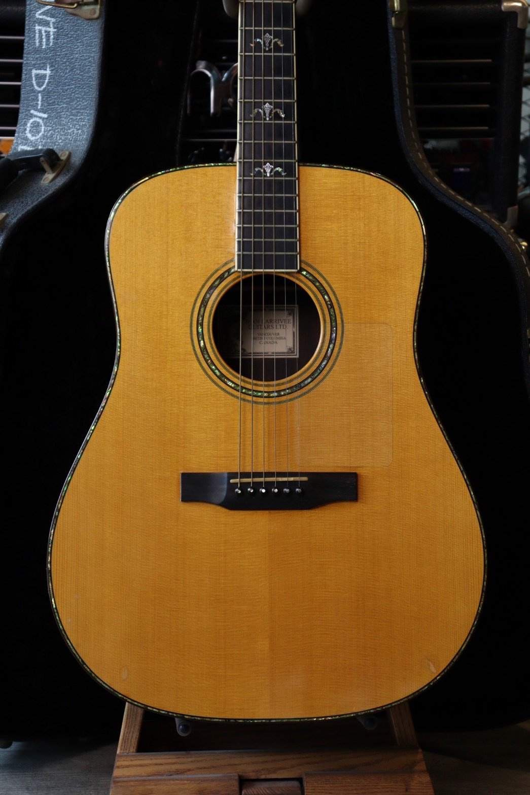 Larrivee D-10 Brazilian Rosewood Natural Angel head - fusionmusic