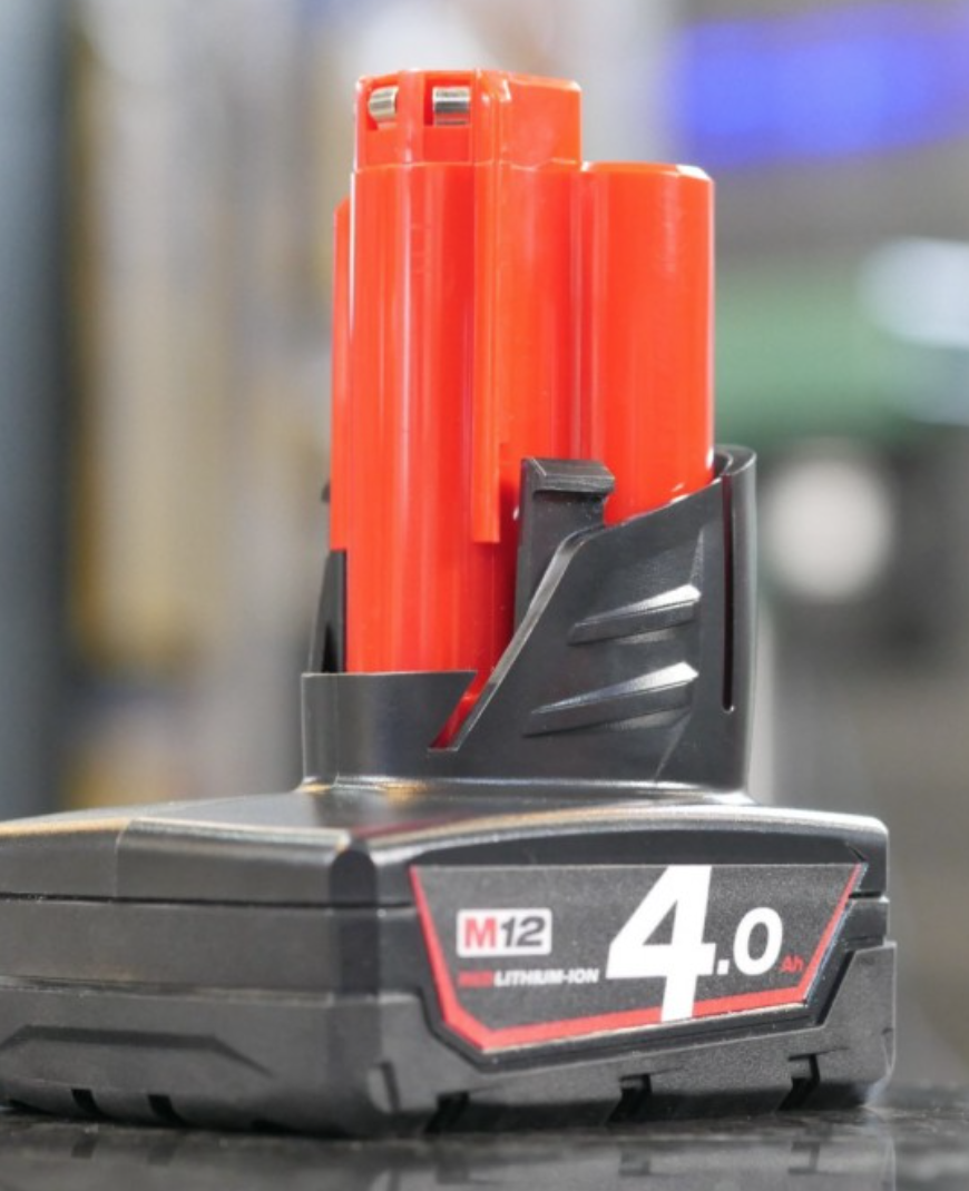 Milwaukee M12 B4 แบตเตอรี่ 12 โวลต์ 4.0 แอมป์อาว