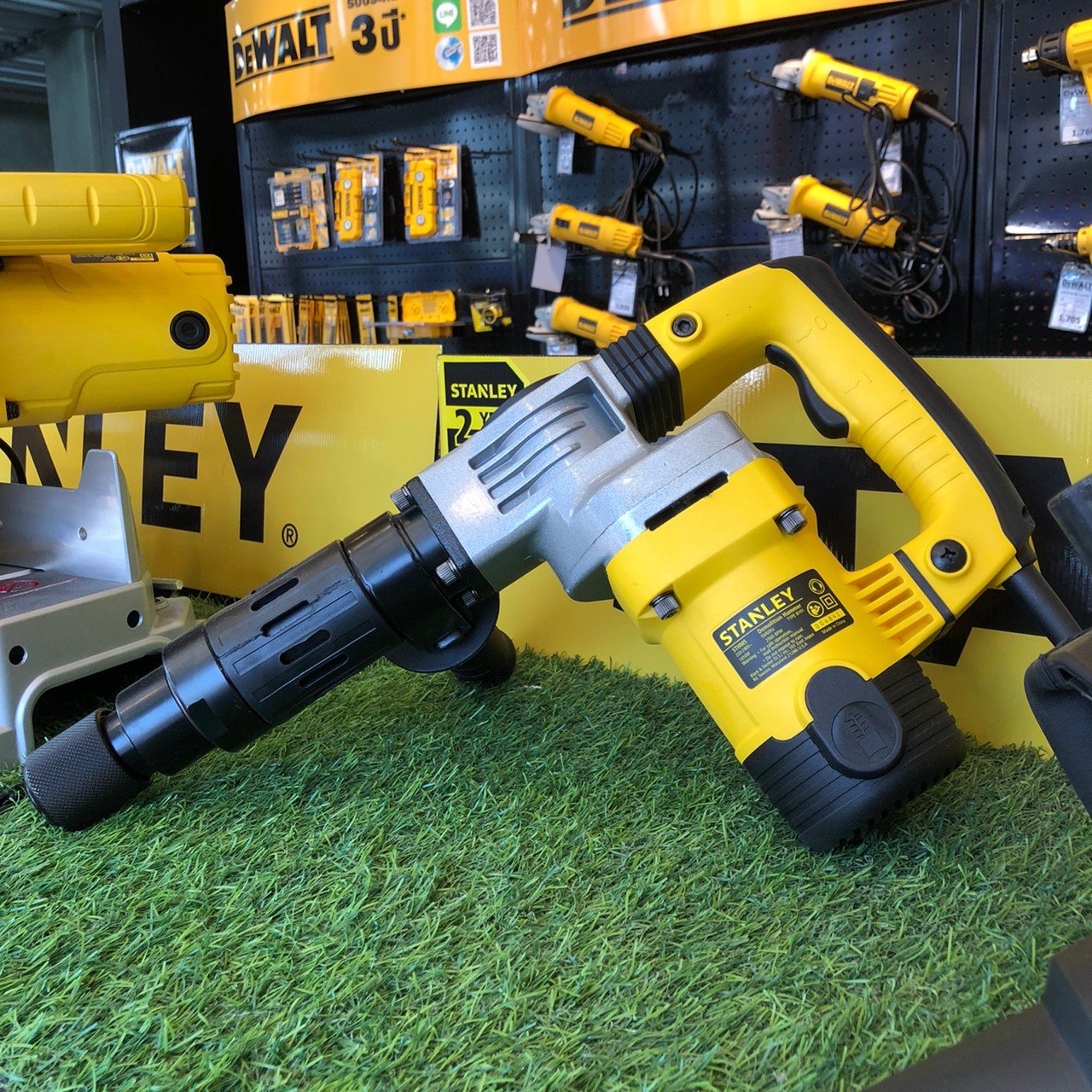 รุ่น STHM5KHV เครื่องสกัดไฟฟ้า 5กก. (17มม.) 1,010W. STANLEY