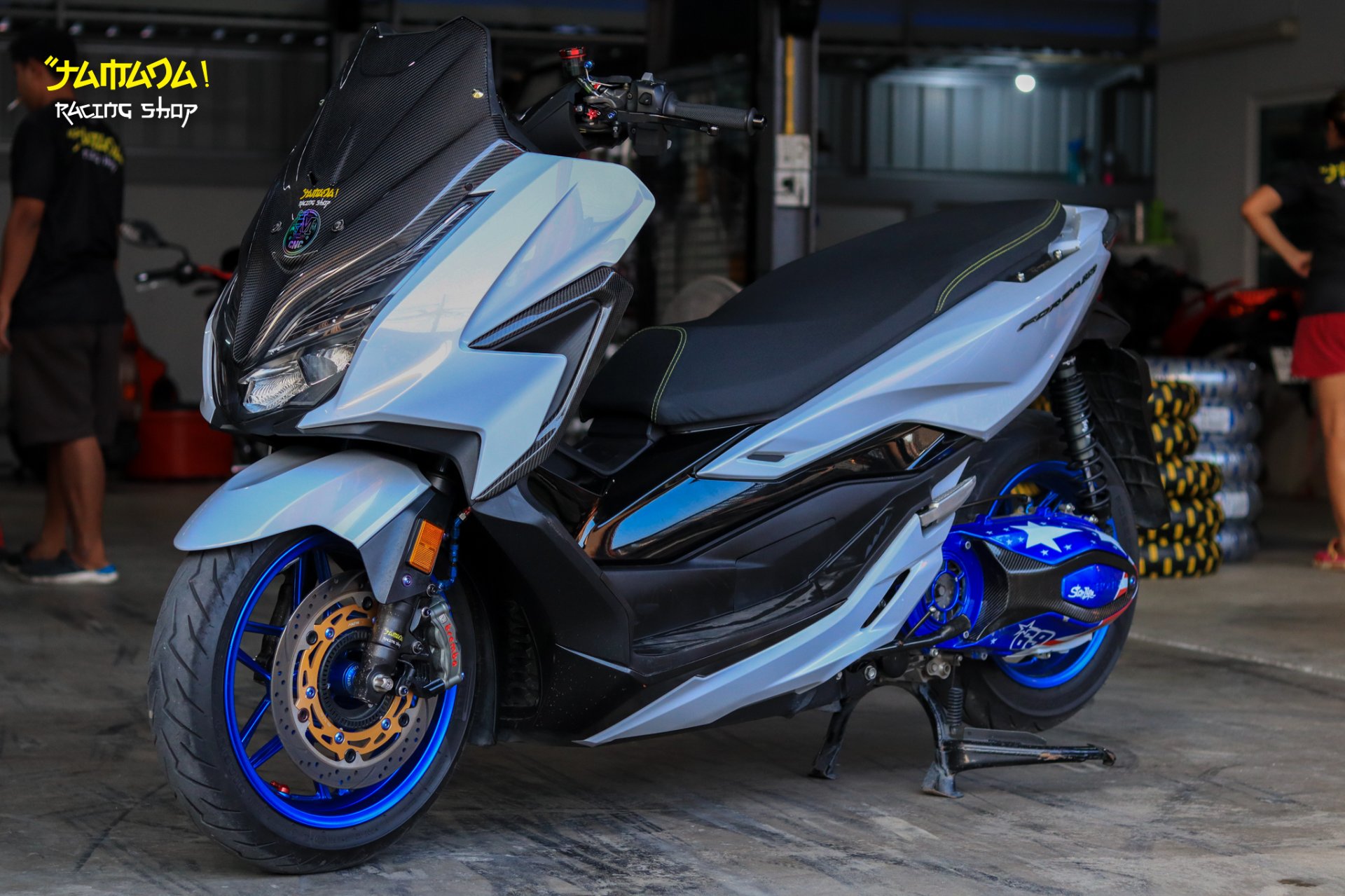 FORZA350 GEN1 แต่งสีขาว ล้อน้ำเงิน - tamadaracing