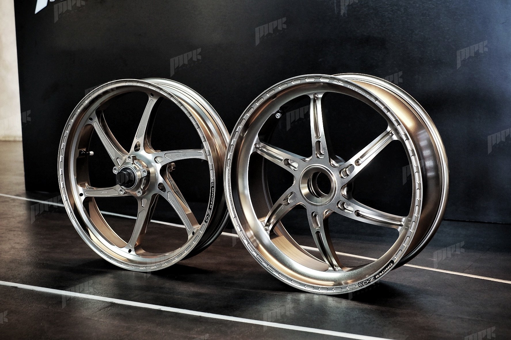 OZ MOTORBIKE WHEELS 6 SPOKES-TITANIUM ANODIZED FOR BIGBIKE
