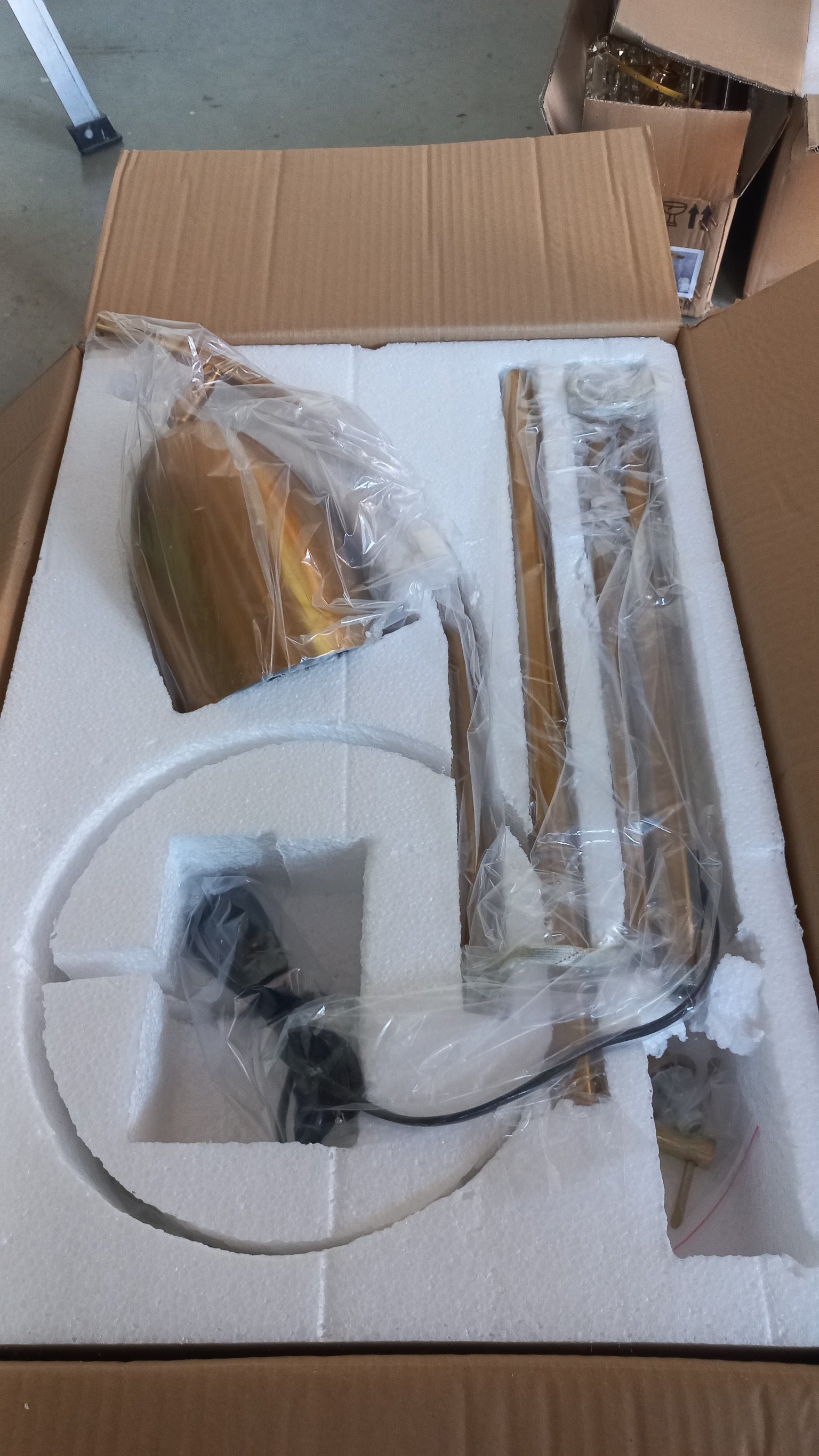 โคมไฟตั้งพื้น สไตล์ MODERN รุ่น L9080 - neolight