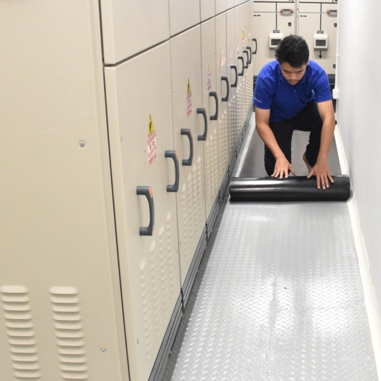 installation of electrical insulation rubber sheets